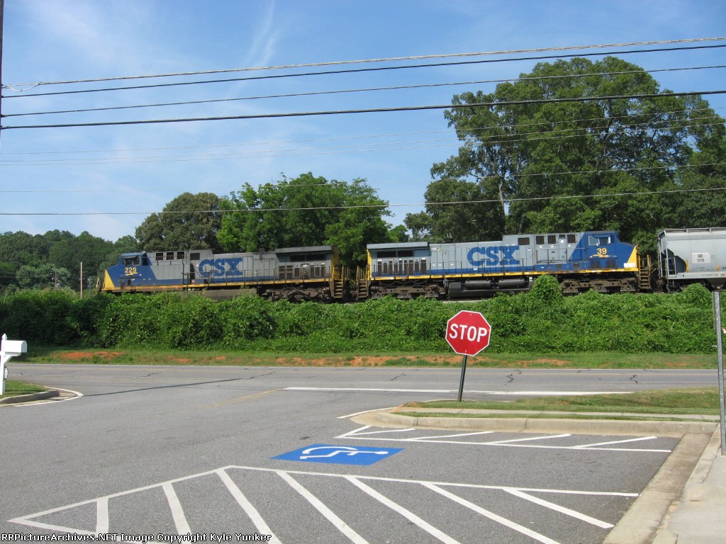 NB freight Q540 in the hole